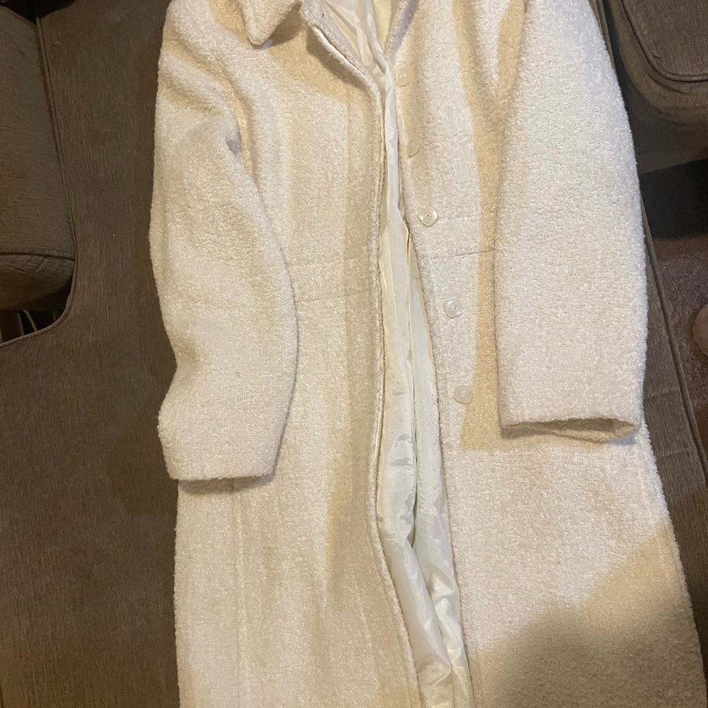 Gorgeous Winter White Bill Blass Classic Coat - Gem